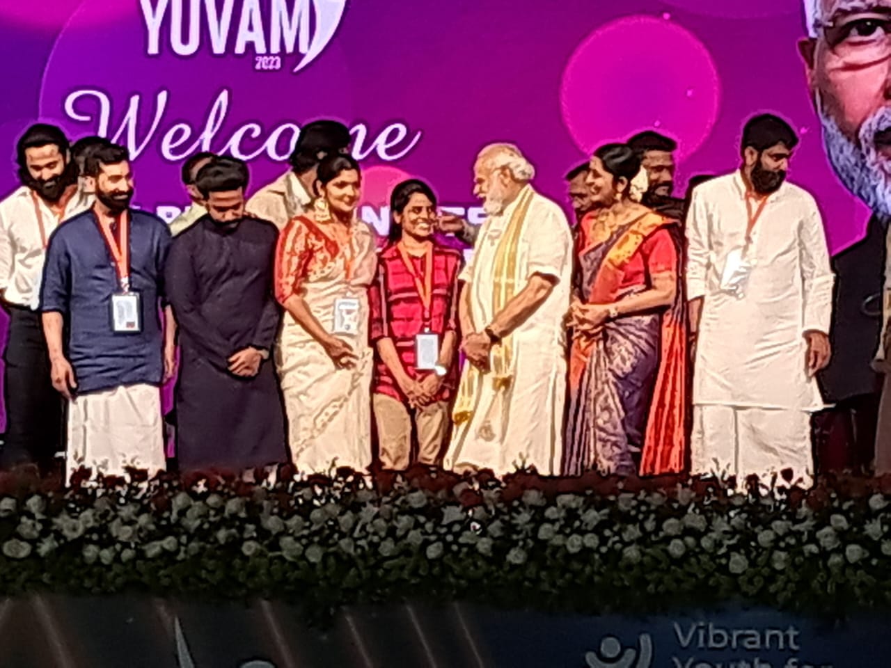 Thousands gather in Kochi to welcome PM Modi