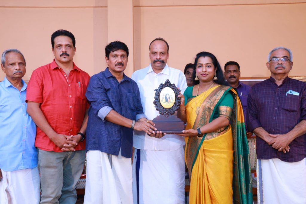 Rashmi Prakash honoured with Pala Narayan Nair Award