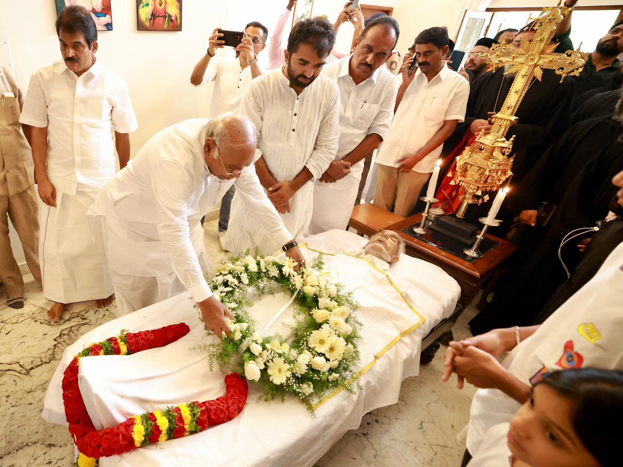 Former Kerala CM Oommen Chandy passed away