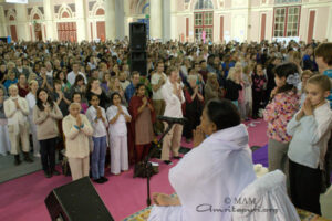Amma Returns to London After Six Years with Message of Love and Unity ...